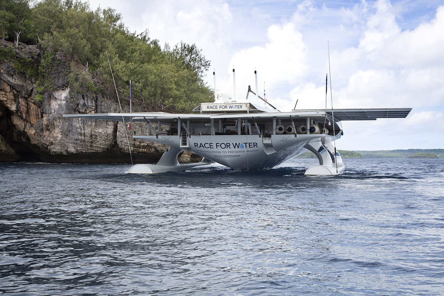 Tonga! - Race For Water